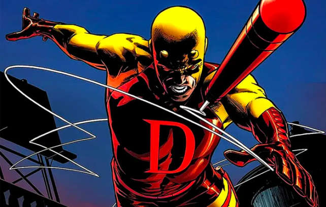 Waarom is Daredevil's pak in 'She-Hulk' geel?